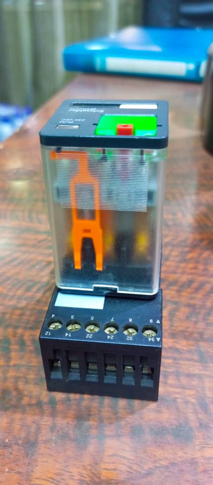 Relais électriques Schneider 220V - OUAGADOUGOU.ONLINE