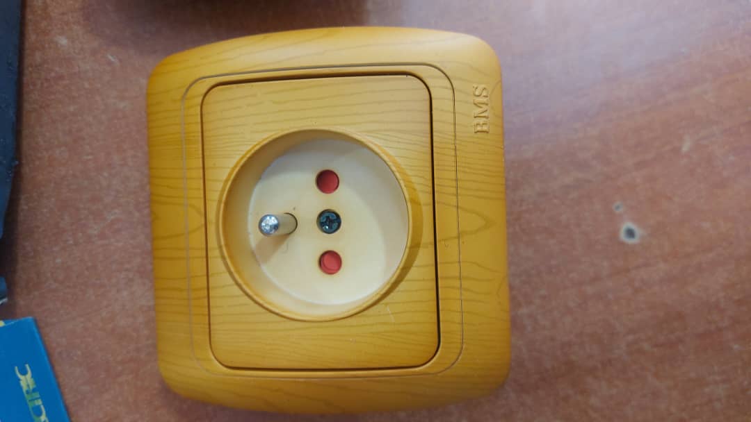 Prises murals optique bois - 220v - 240v - OUAGADOUGOU.ONLINE